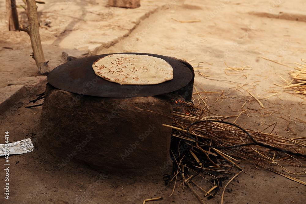 Pakistani Village Lifestyle Making Chapati Mud Stove ภาพถ่ายสต็อก ...