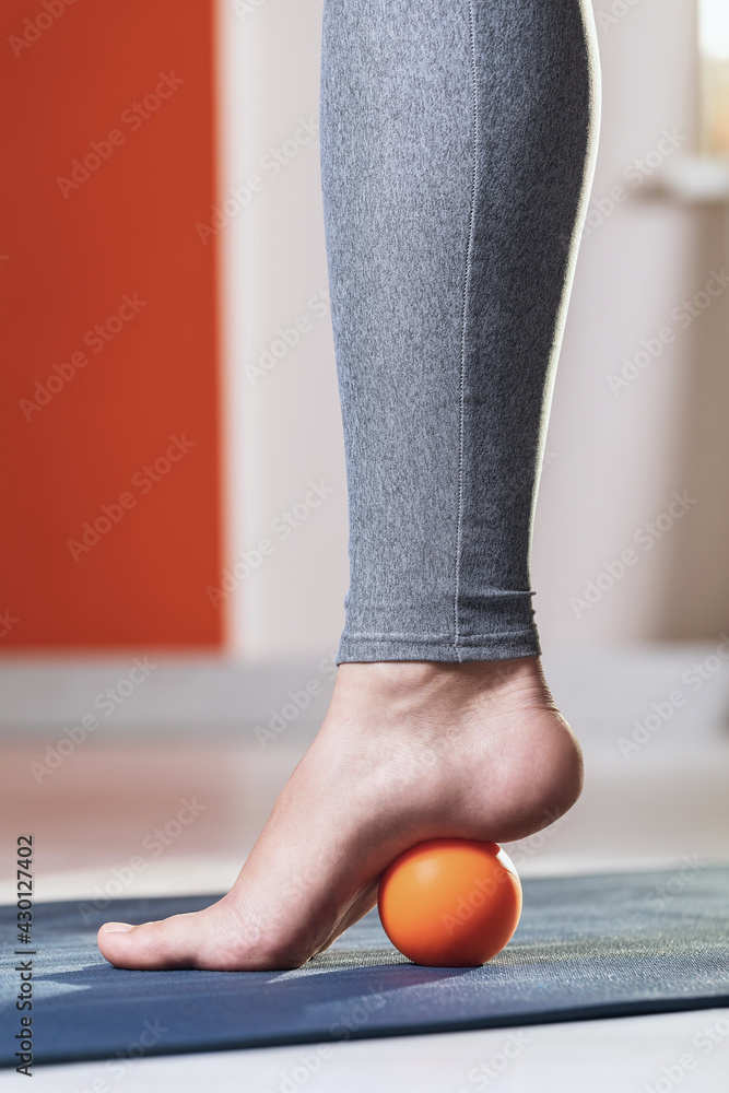 Myofascial relaxation of the muscles of the foot with a massage ball on ...