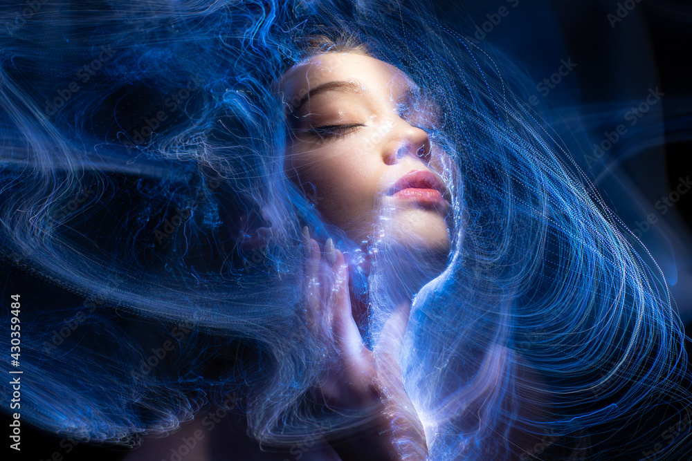 lightpainting portrait, new art direction, long exposure photo without ...