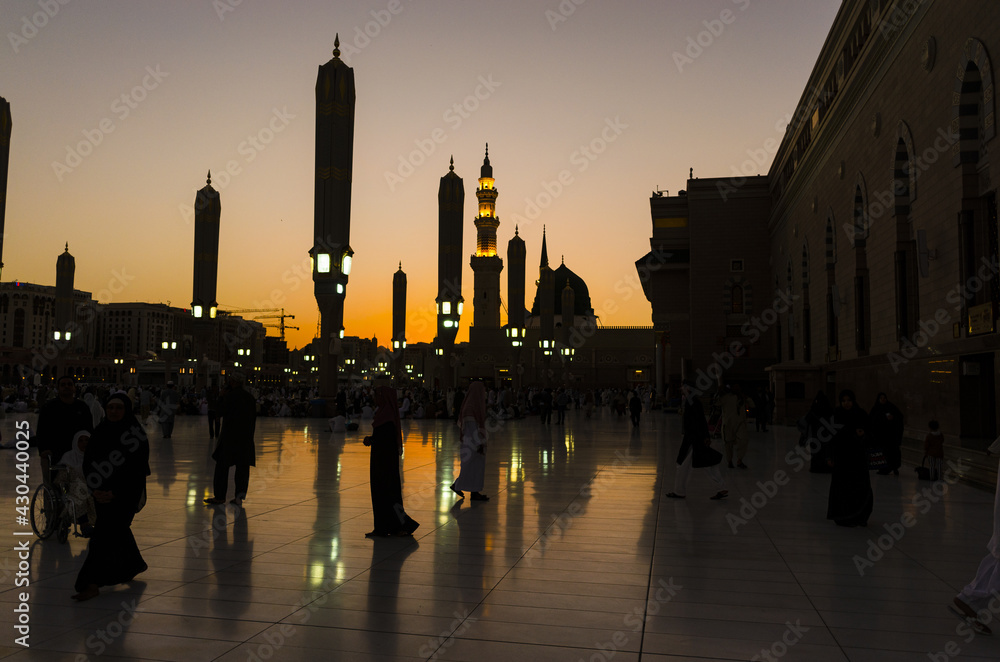 Dark Shadow images of Masjid al Nabawi at an Evening time foto de Stock ...