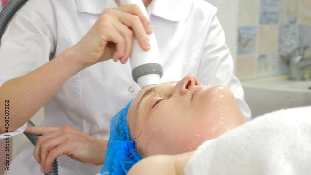 Facial lifting, wrinkle smoothing and rhytide effacement procedure ...