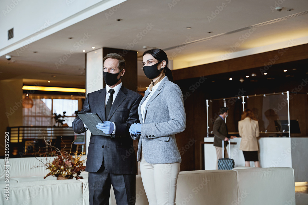 Hotel employee working in team while guests arriving Stock Photo ...