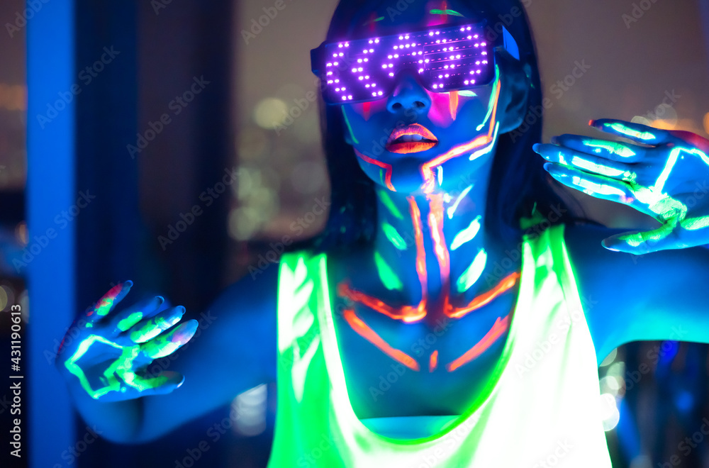 Neon asian woman dancing. Fashion model woman in neon light, portrait ...