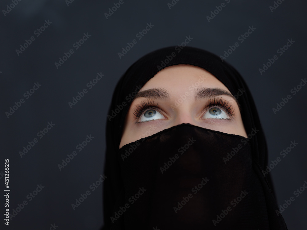 Portrait of muslim woman wearing niqab and traditional arabic clothes ...