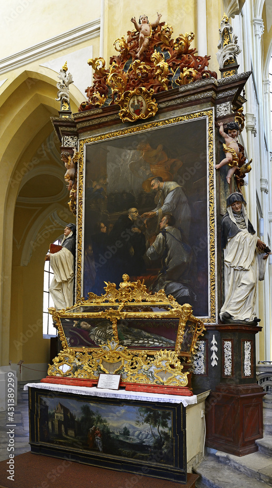 Foto de Kutna Hora, Sedlec, Czech Republic - Relics of St. Felix martyr ...