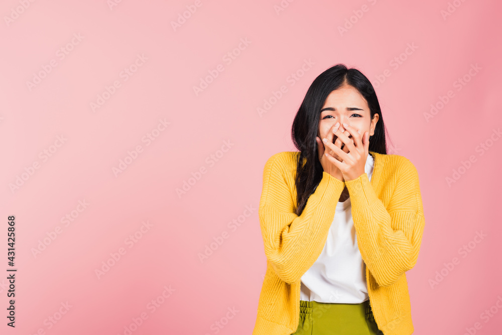 Asian portrait beautiful cute young woman standing amazed, shocked ...