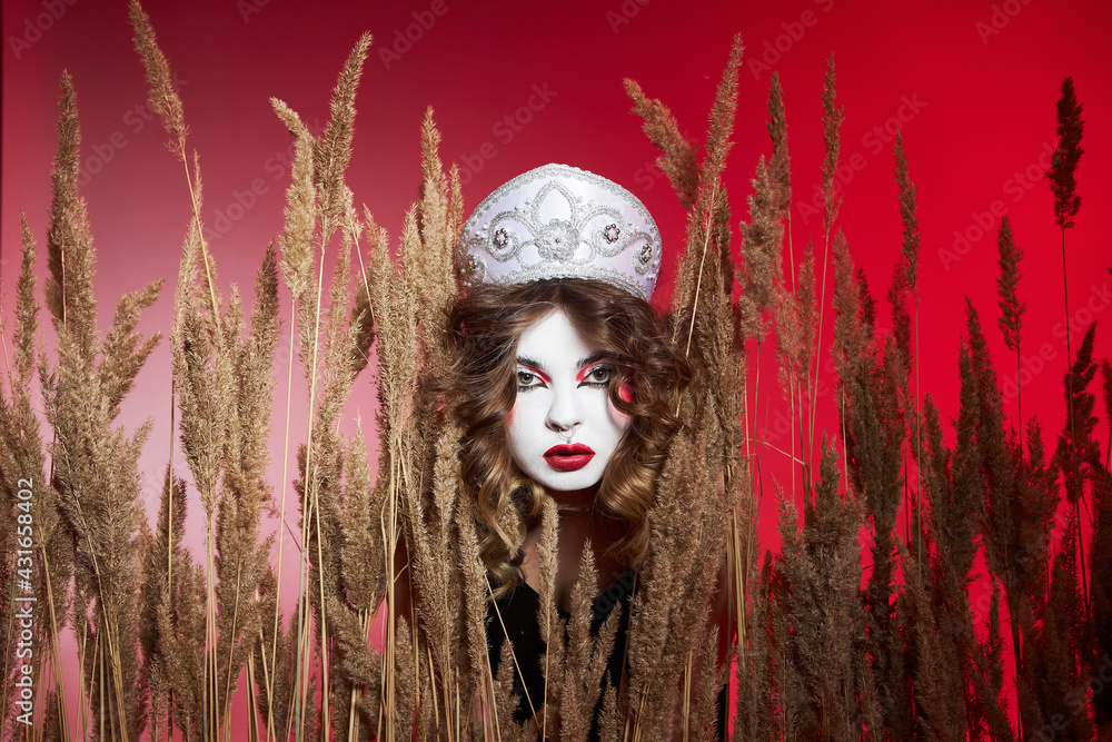 Fashion Russian woman in a kokoshnik with samovar on red background ...