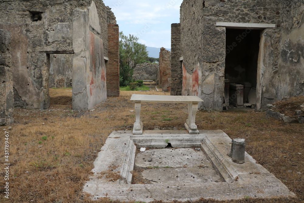 Pompeii destroyed after devastating volcanic eruption of Mount Vesuvius ...