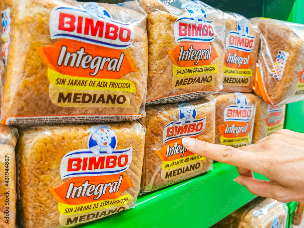 Bimbo toast Integral Mediano bread packaging in the supermarket Mexico ...
