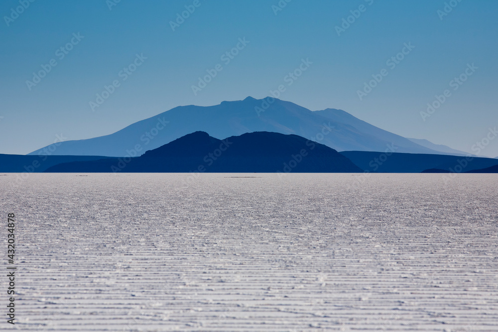 Details of the salt deposits in the Salar de Uyuni salt flat and the ...