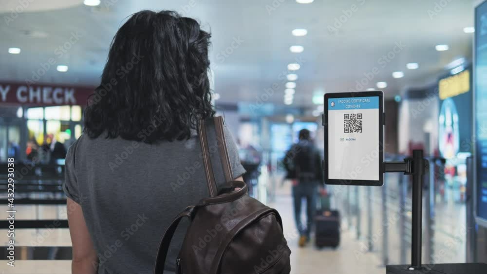 vaccine passport tourist shows covid-19 certification at the airport ...