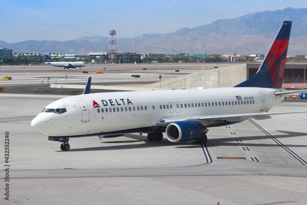 LAS VEGAS, USA - APRIL 15, 2014: Boeing 737 of Delta Airlines at Las ...