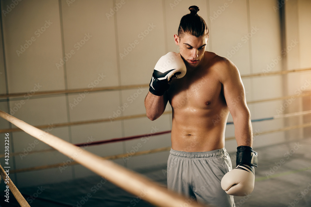 Young muscular build fighter with boxing gloves at boxing club. Stock ...