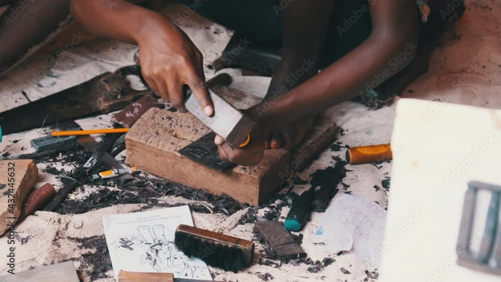 Local African makes hand-made souvenirs at the tourist market, Zanzibar ...