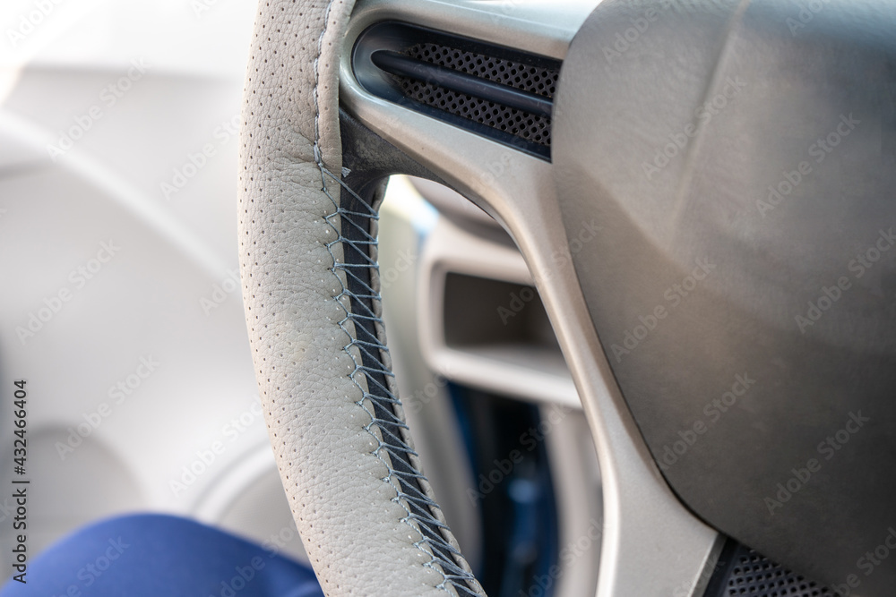 Braided steering wheel with leather cover. The mechanic change a new ...