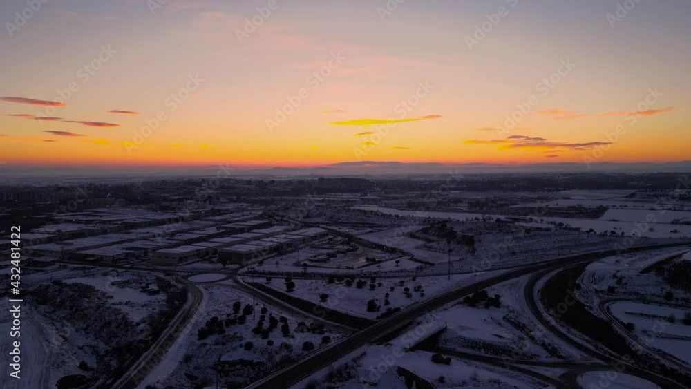 Vista de la ciudad de huesca, España nevada. Vista aérea sobre la ...