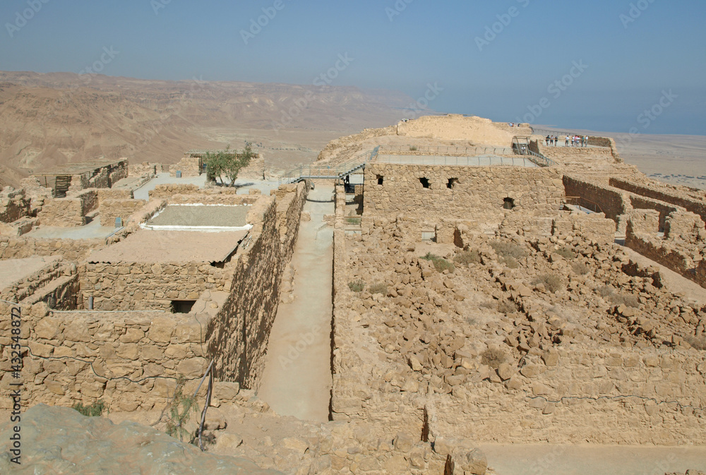 Foto de Herod's Ancient Fort at Masada, Israel , pictured with the ...