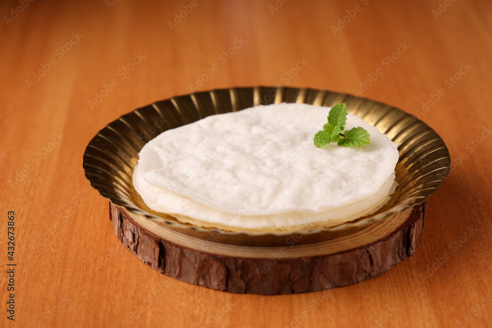 Rice pathiri Pathir flat bread with spicy chicken curry, Kerala Tamil ...