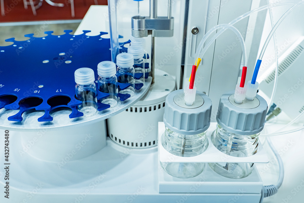 Foto de Automatic titrator with flowing flasks. Titrator for dosing ...