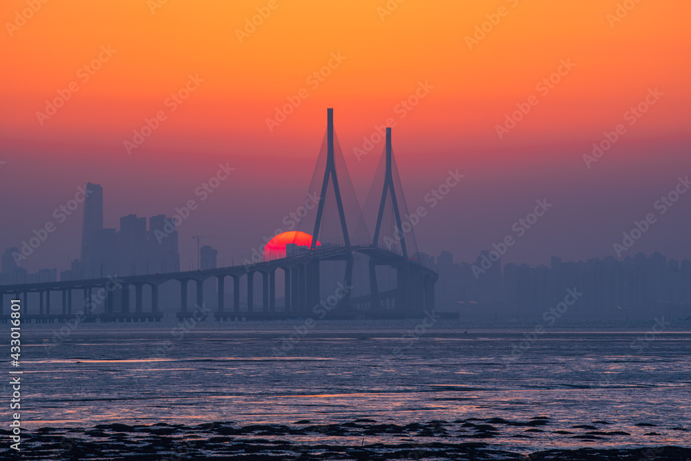 Incheon Bridge and Sunrise This bridge connects to Incheon ...