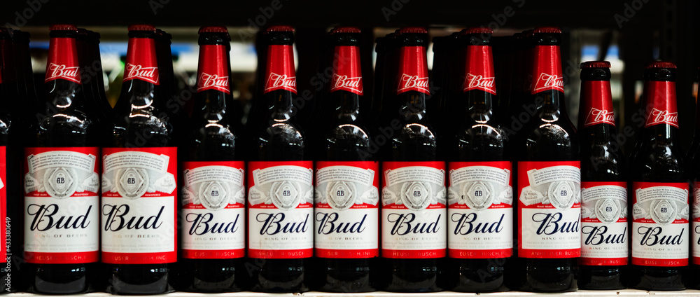 Foto de Bottles of Bud beer on a shelf in a store do Stock | Adobe Stock