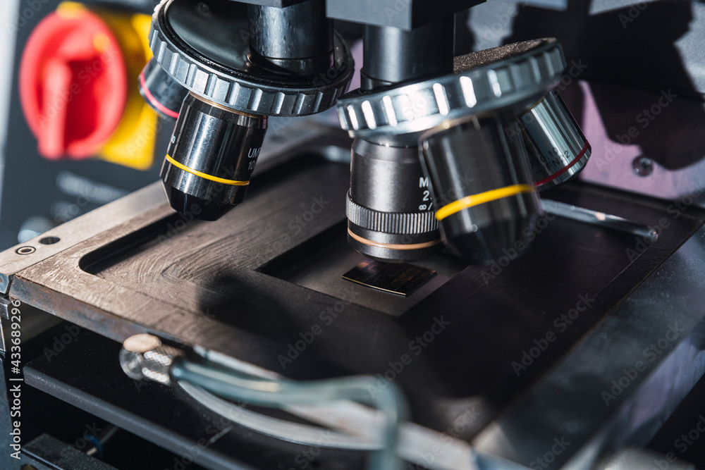 Foto de Contemporary professional microscope with powerful lenses ...