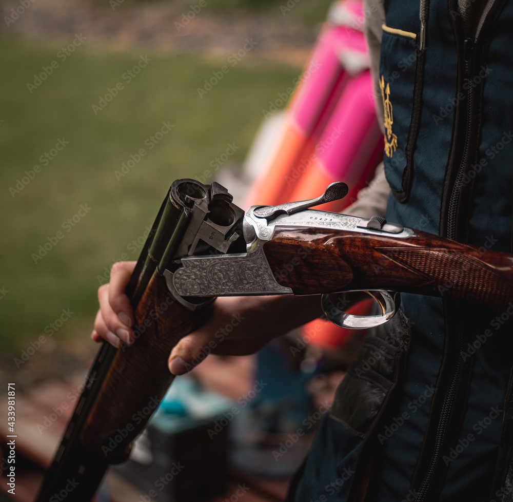 Stockfoto Man holding a break open double barreled shotgun. Shooting ...