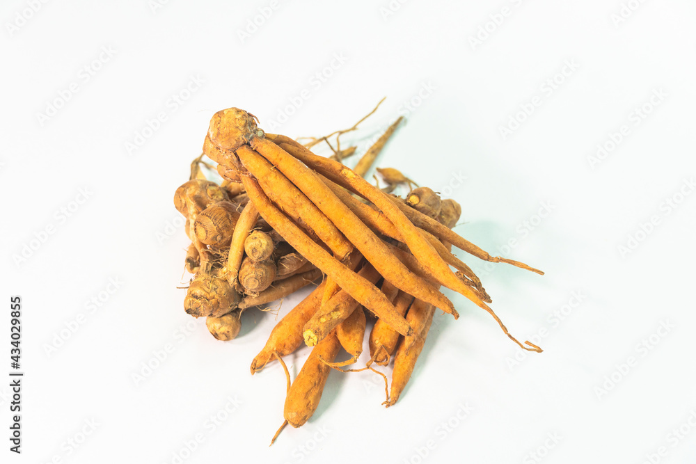 .Galangal is a spicy, hot and sweet herb that is commonly used in ...