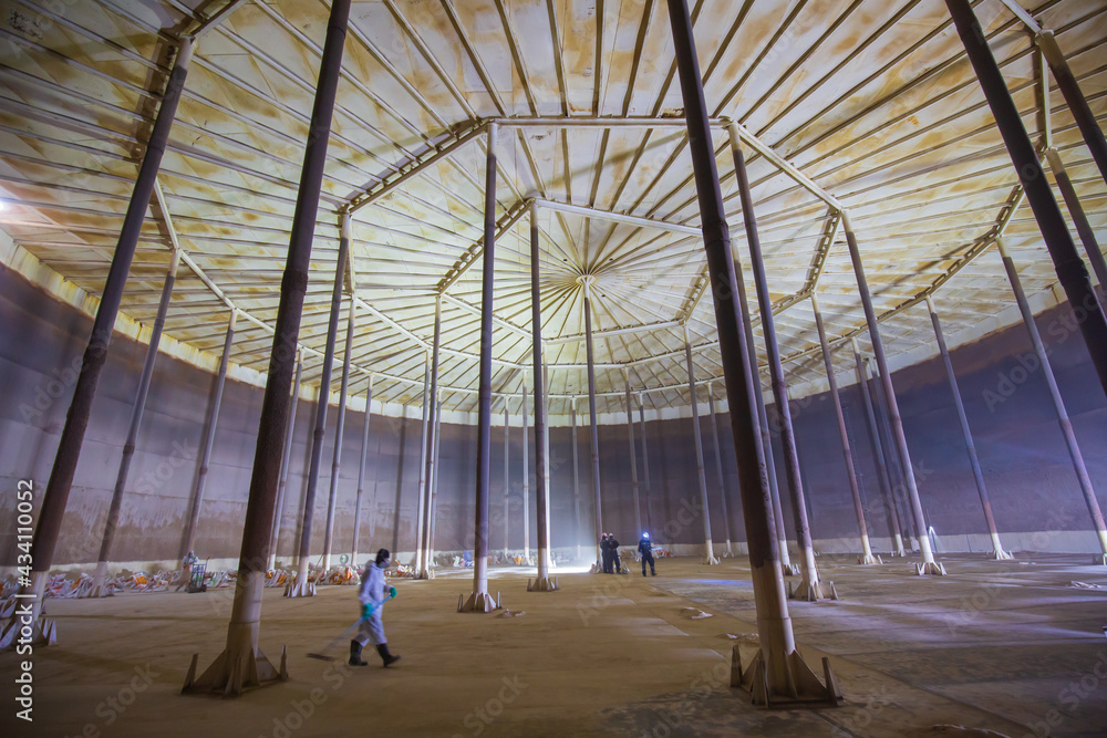 Roof tank internal the worker safety instrumented system in the tank ...