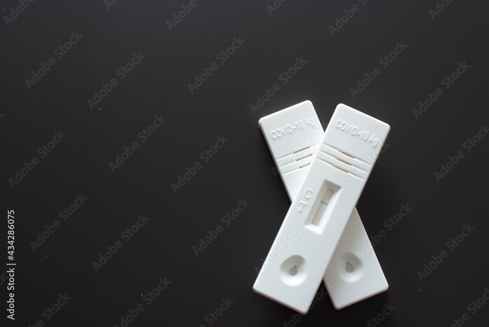 Negativer Covid 19 Schnelltest Stock Photo | Adobe Stock