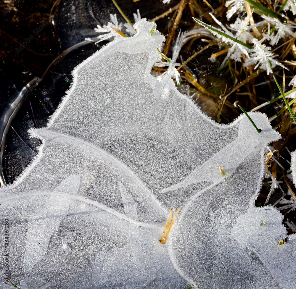 Thin ice forms designs of cuves and triangles in nature in winter Stock ...
