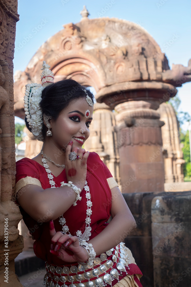 Portrait of beautiful indian girl. Young hindu woman model kundan ...