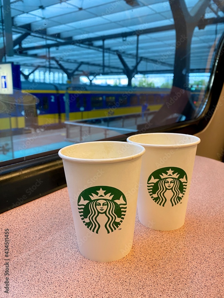 Fotografia do Stock: Coffee to go commuting to work on the NS train ...
