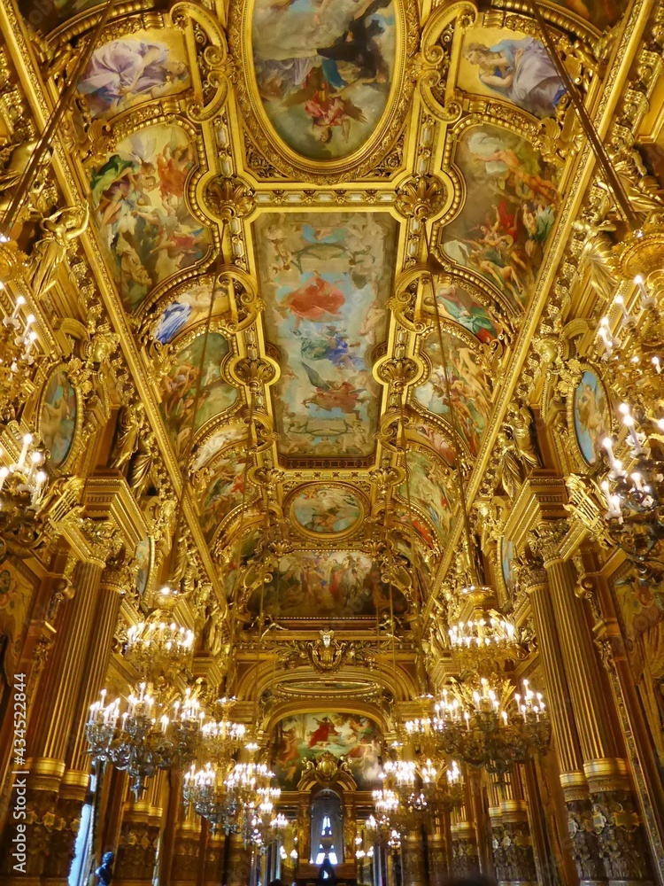 Fotka „Intérieur du palais de l'opéra Garnier à Paris, plafond à ...