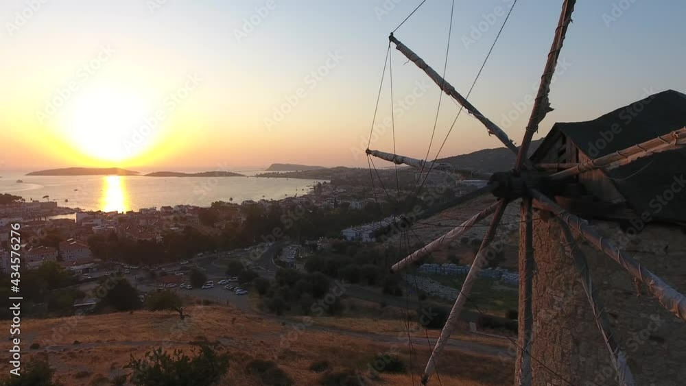 Vidéo Stock Old traditional historic windmill by the sea at the sunset ...