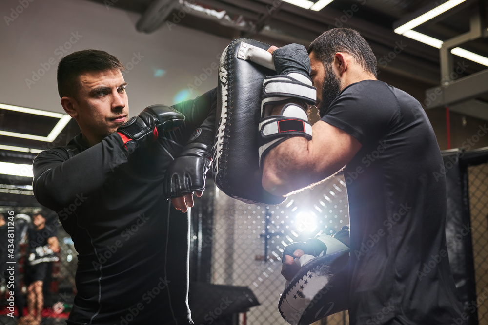 Professional mma fighter teaches self-defense tricks, showing it to ...