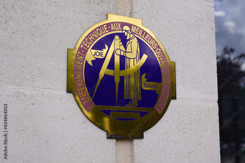 Meilleurs Ouvriers de France enseignement technique text french logo ...