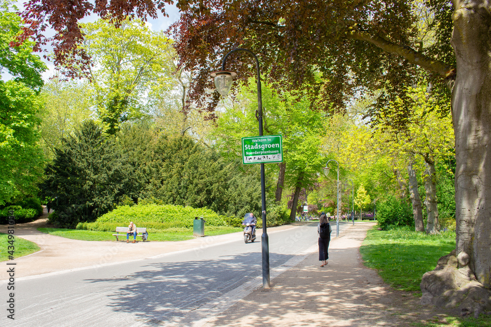 Park Groningen Netherlands, Noorderplantsoen, ingang met bomen Stock ...