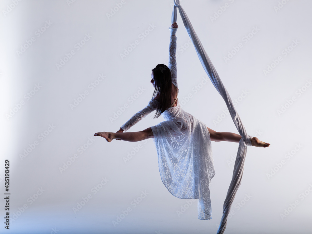 Couple of beautiful aerial gymnasts from Ukraine "Duo lotos" flying on ...