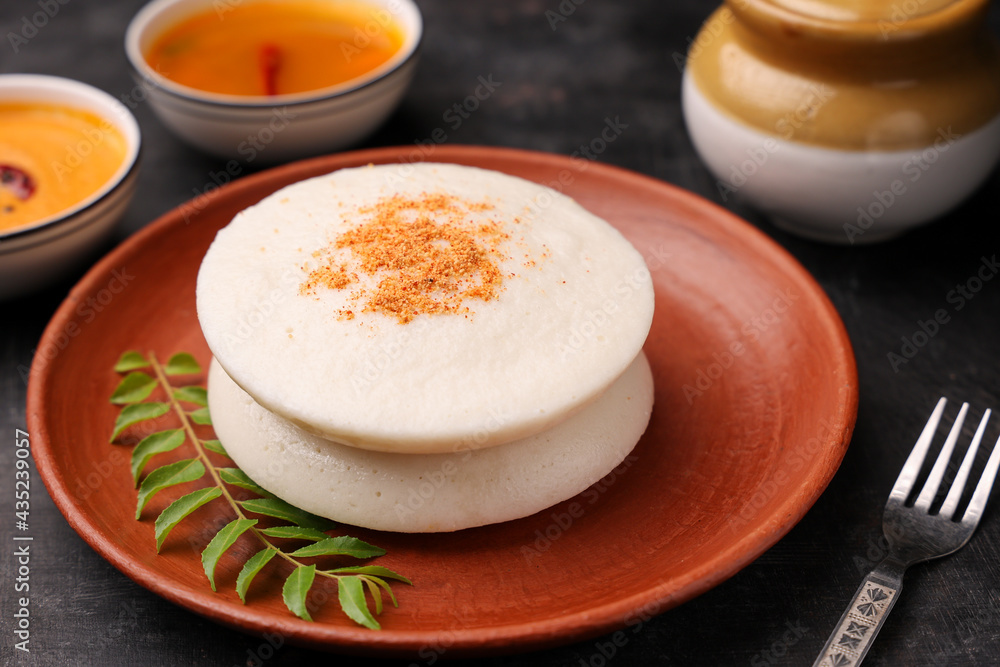 Thatte idli or Plate idly with sambar coconut chutney, chutney podi ...