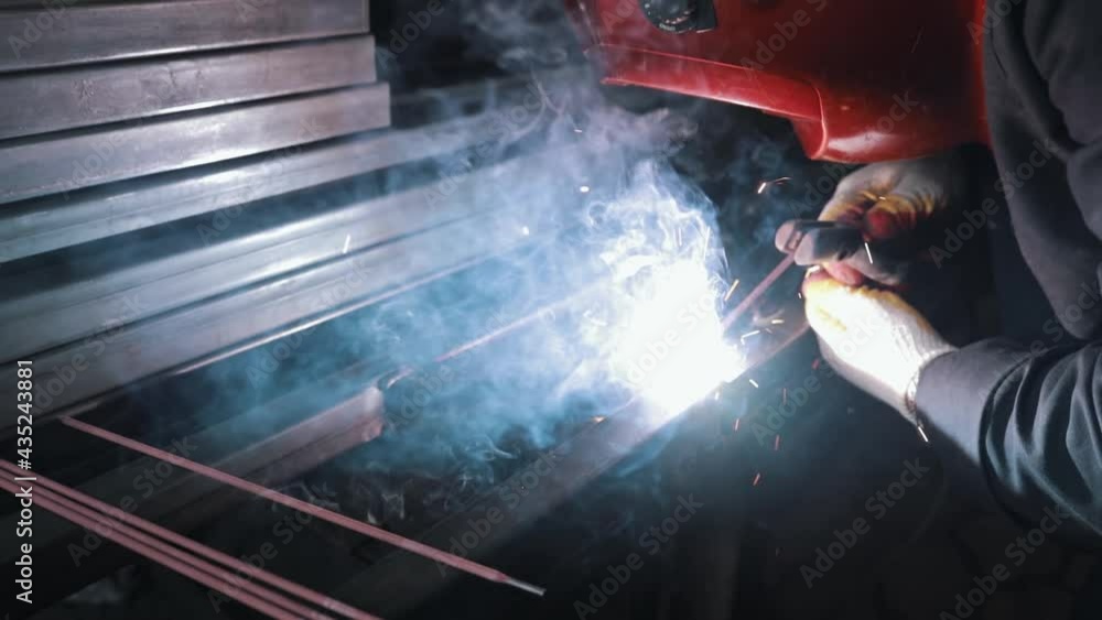 Manufacturing process, welding work, welding of metal parts with a ...