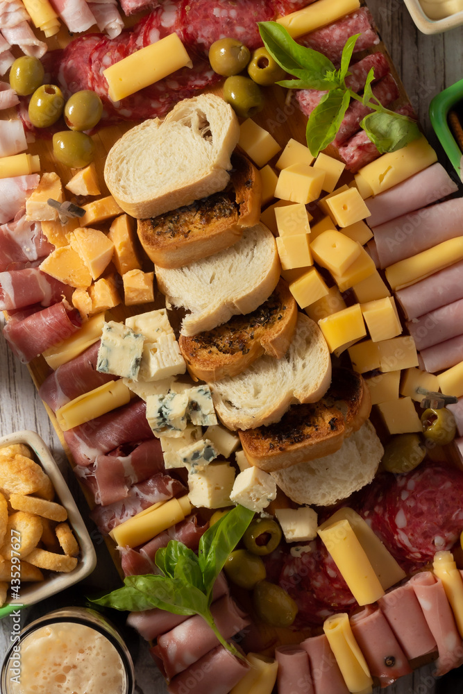 picada tradicional argentina con variedad de fiambres!!! Stock Photo ...