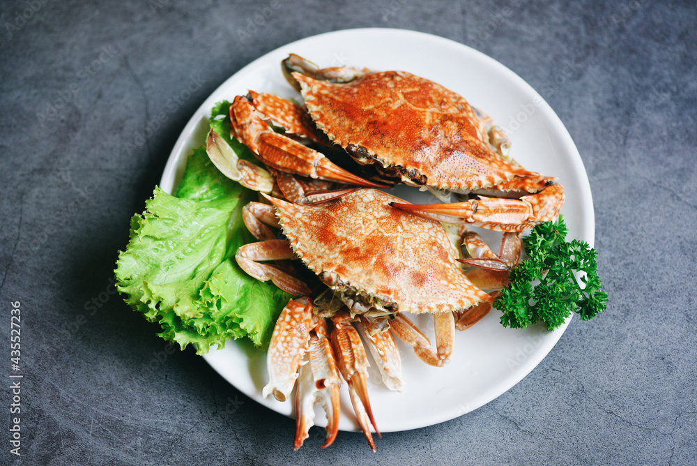 Fresh seafood crab cooking food in the restaurant, Steamed or boiled ...