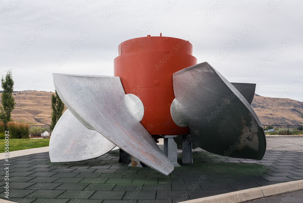 Wells Dam on Columbia River 150 ton original turbine runner Stock Photo ...