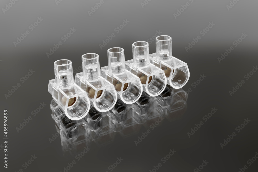 Foto de Terminal blocks and distribution blocks. Connecting electrical ...