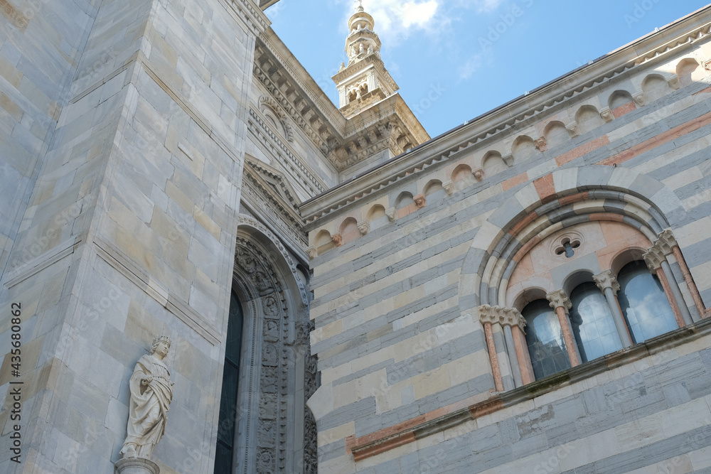 Il Duomo gotico di Como, in Lombardia. Stock Photo | Adobe Stock