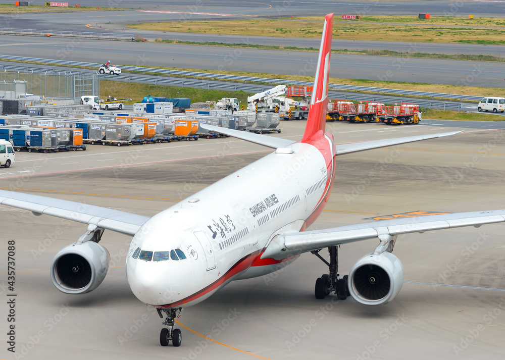 Shanghai Airlines Airbus A330 inbound from Shanghai Pudong Airport ...