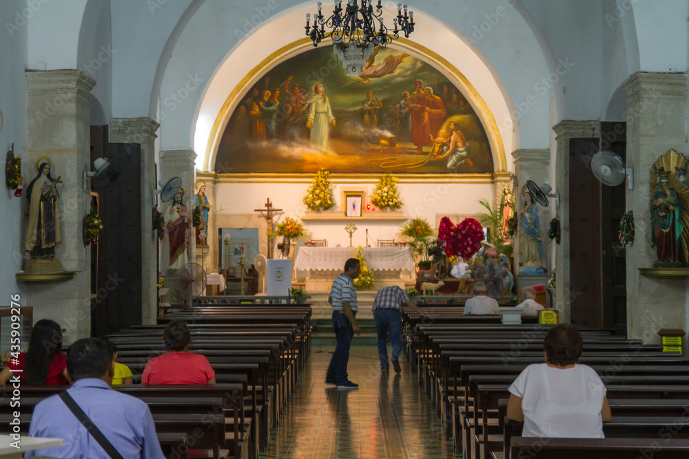 Iglesia o Church en la ciudad de Merida, estado y peninsula de Yucatan ...