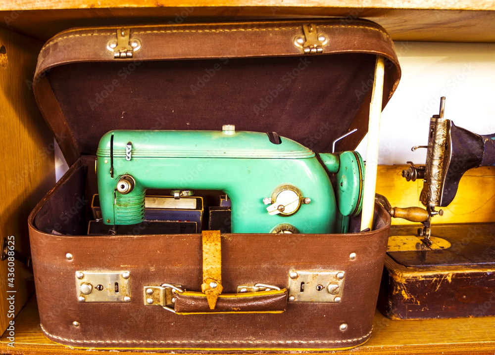 Old yellow sewing machine . Antique Sewing Machine . Old vintage sewing ...