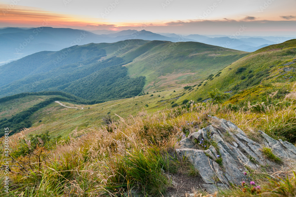 Panorama from the top of Tarnica to the peaks of Szeroki Wierch ...